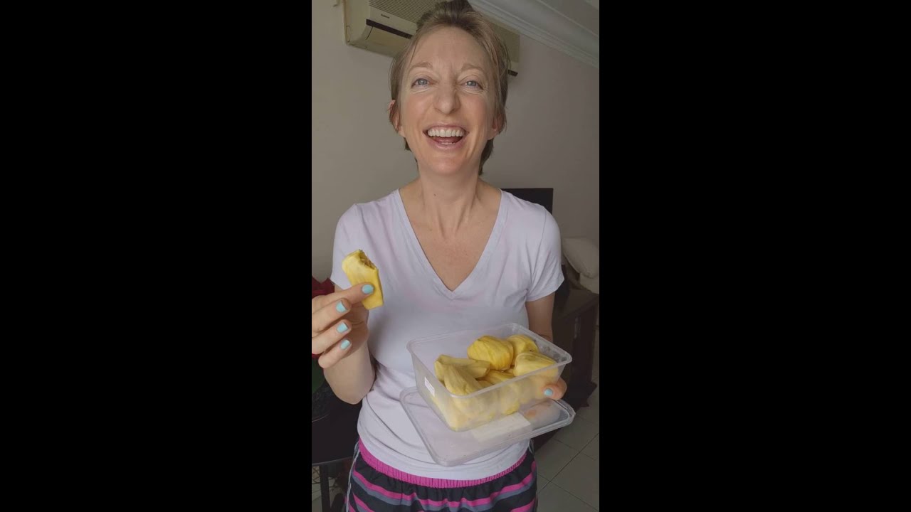 Trying Jackfruit for The First Time