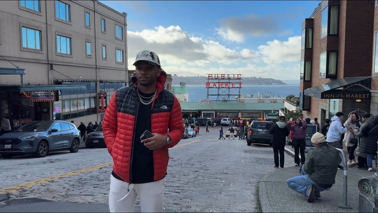 Holiday Vibes in Seattle: Family, Food, and Iconic Spots!