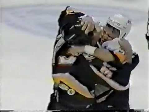 Shawn Thornton vs. Reid Simpson, December 26, 2003 - Norfolk Admirals ...