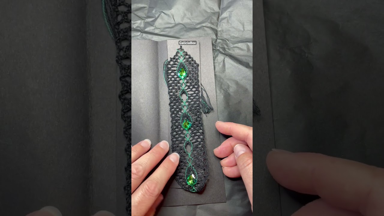 💚 💎 Bobbin lace bookmark made with the 5 Cathdral Window Spiders pattern! 🕷️ #bobbinlace #diy