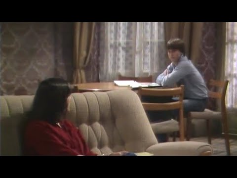 Noah's Castle (1979) S01E02 - Unwelcome Visitor's