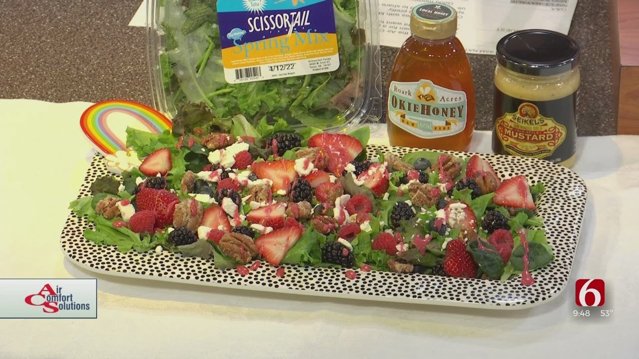 Spinach & Berry Salad with Candied Pecans