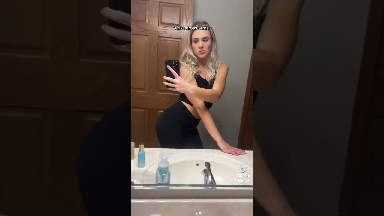 easy aesthetic mirror selfie pose #trending #pose #viral #poseideas #share #like #fyp #foryou #girl