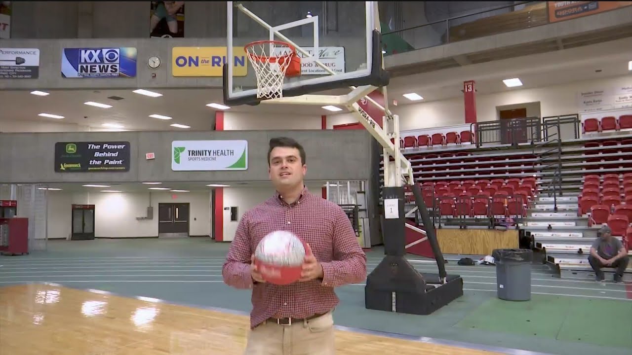 Jack Meyer makes backwards shot