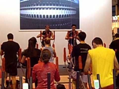 COURS EN GROUPE D'ELLIPTIQUE KEISER M5 STRIDER ellyptic