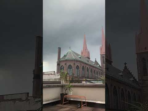 Timelapse Captures Ominous Storm Clouds Moving Across Brooklyn Sky