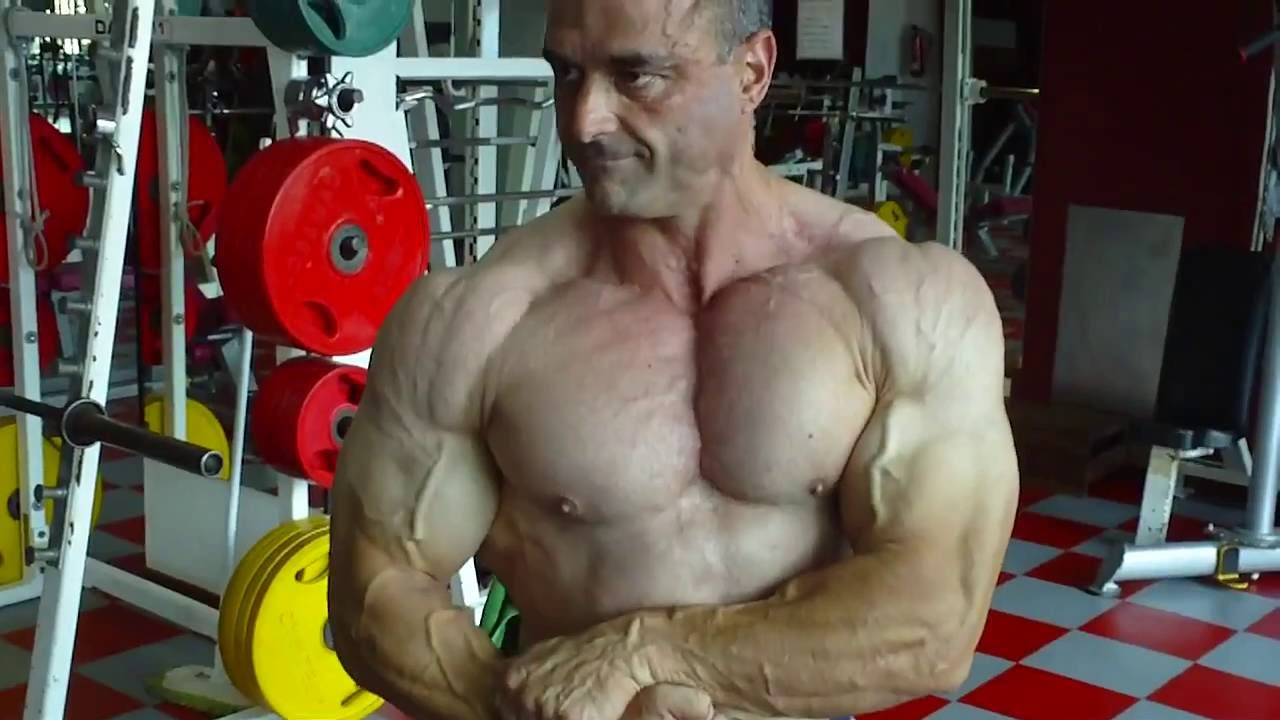 Spain Muscle Daddy Posing