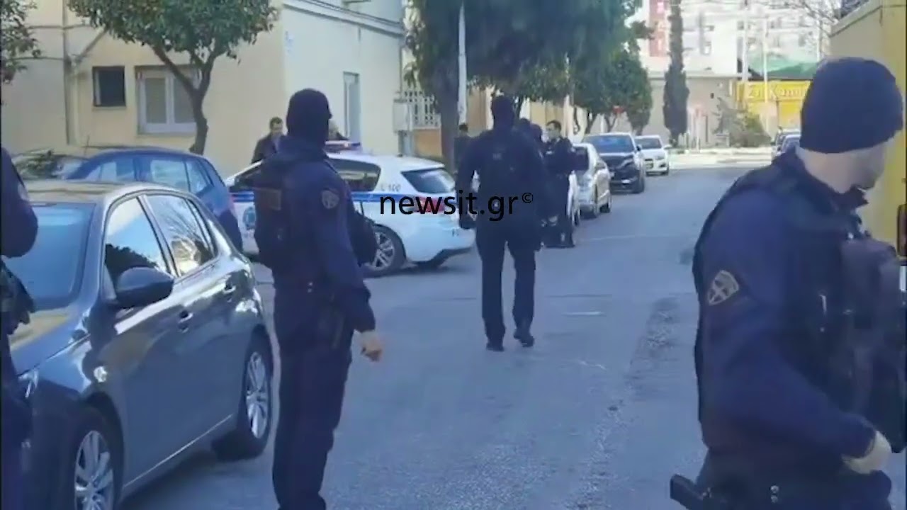 Ρέντης: Η στιγμή της σύλληψης του δράστη που ταμπουρώθηκε στο σπίτι του ...