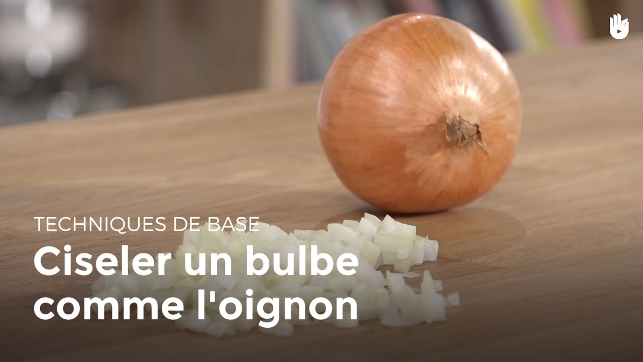 Ciseler un bulbe comme l'oignon - Apprendre à cuisiner les légumes | Sikana