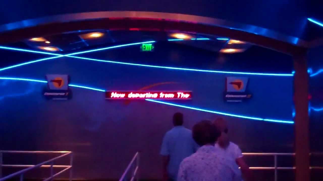 MyDisneyFix | Soarin' Fastpass Line at EPCOT - WALT DISNEY WORLD 2011 ...