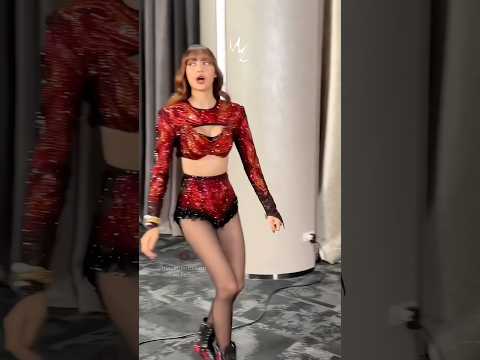 It seems like Lisa was in a hurry to give an interview and forgot her outfit!! 😆 #blackpink #lisa