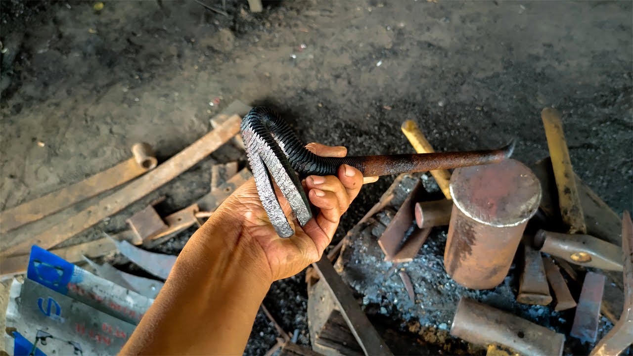 Blacksmithing - Forging A Crowbar - Creative Daily Works