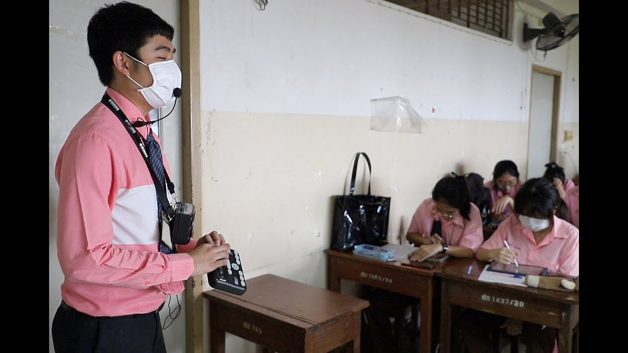 Visually impaired teacher returns to training ground, shares vision