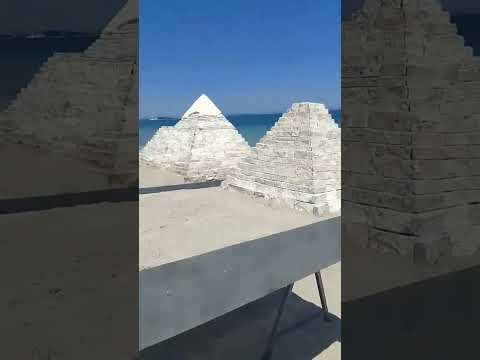 Discover the pyramids of Egypt in your home