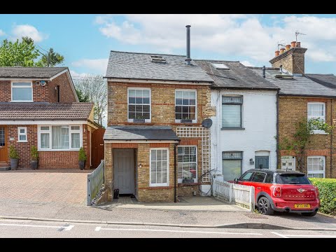 Take a look around this 3 Bedroom Cottage on School Lane, Bushey ....