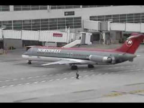 DC-9 pushing back without assistance