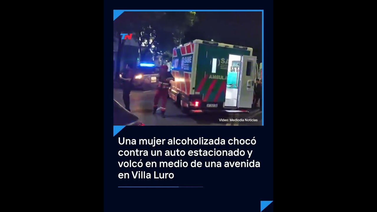 A car crashed into parked vehicles and overturned in the middle of an avenue in Villa Luro