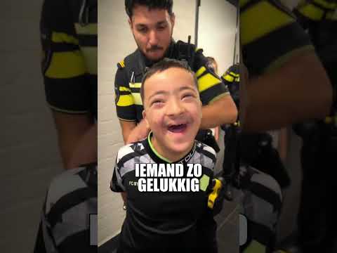 Iemand ooit gezien die zo blij is na arrestatie 😂 @SalaheddineMasrour