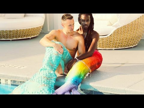 Real-Life MERMAN Hangs with Davey Wavey | What's Trending Now