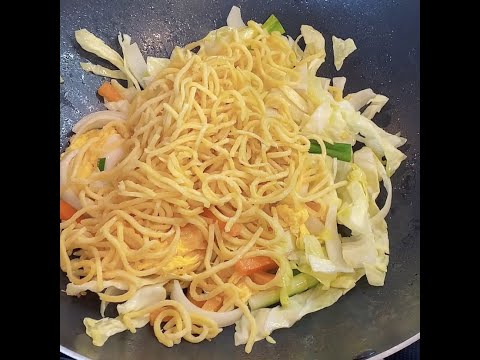 Restaurant style chow mein (stir fry noodles)