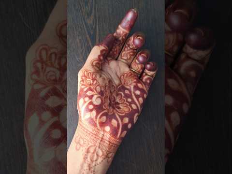 PROFESSIONAL HENNA ARTIST #viralreels #henna #creativehenna #mehndi #hennadesigns #mehndidesign