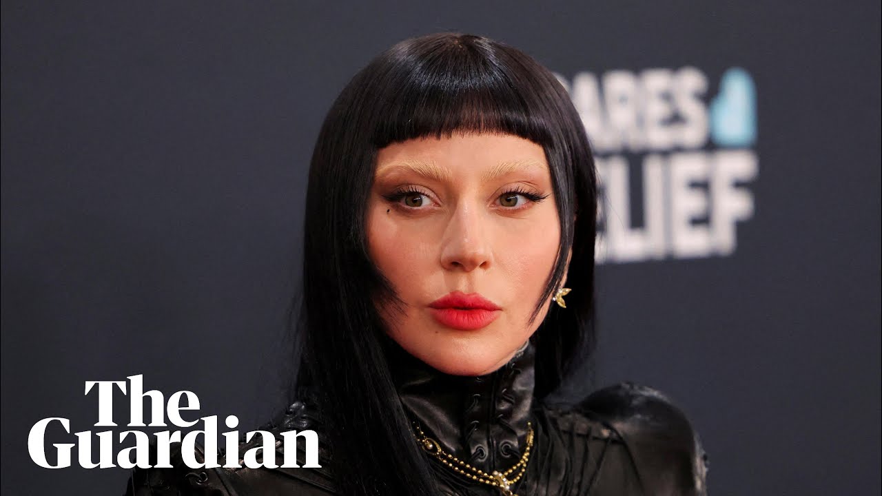Grammy Awards red carpet – watch live