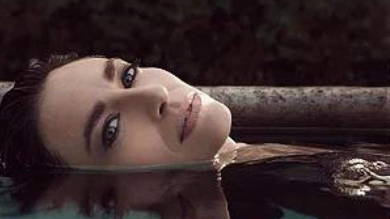 13 Sexy Photos of Claudia Black