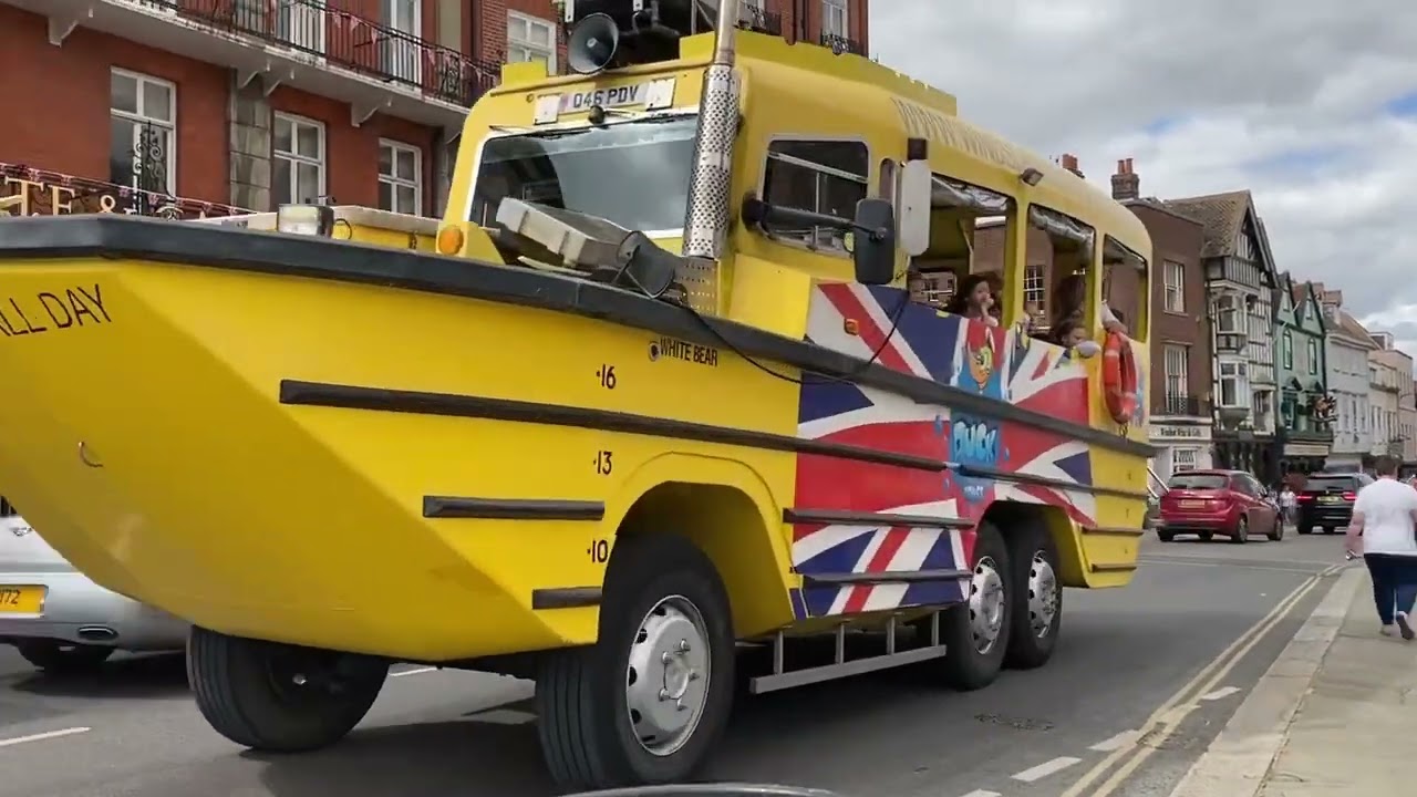 Buses in Windsor August 2022