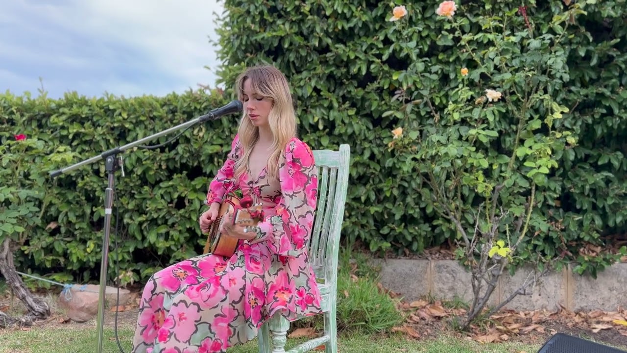 Bronte | Perth Wedding Singer, DJ, and MC