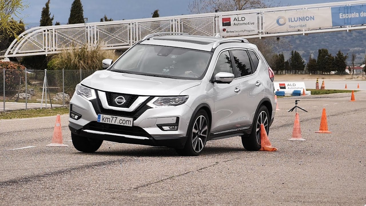 2017 Nissan X-Trail - Moose Test and Slalom | km77.com