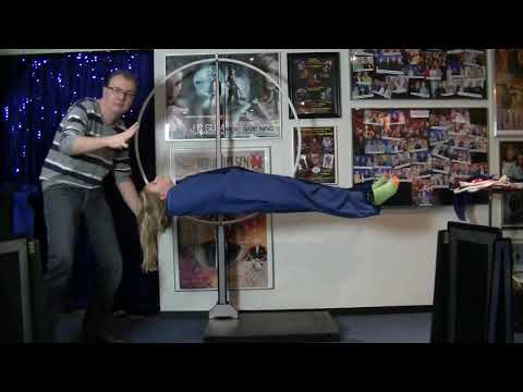 Zwevend meisje goocheltruc - Floating Lady built by Puchinger @dynamitemagicshop