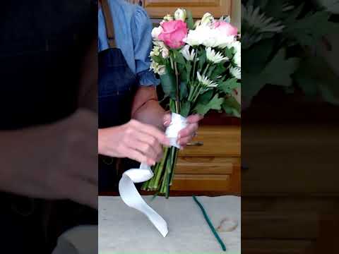 Ribbon Wrap Speedy Tutorial #floraldesign #flowers #bouquet