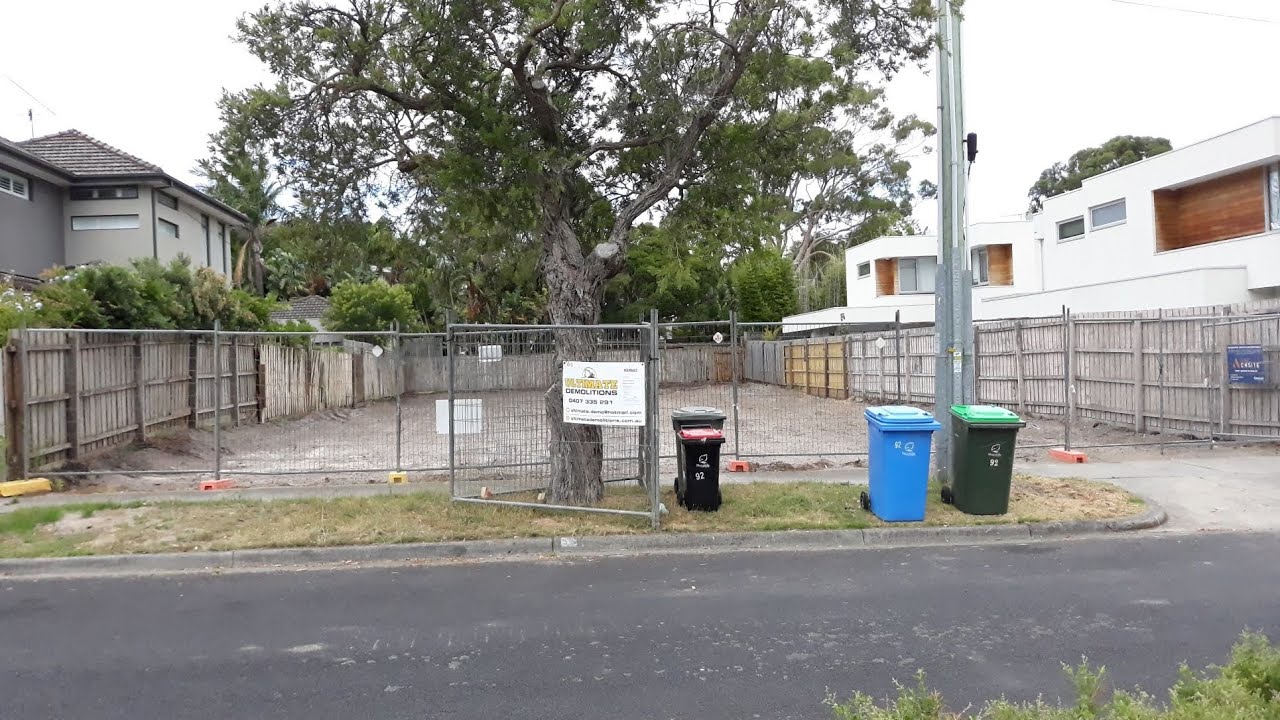 92 Haldane Street Beaumaris Victoria Australia  S10 later Postcode 3193.