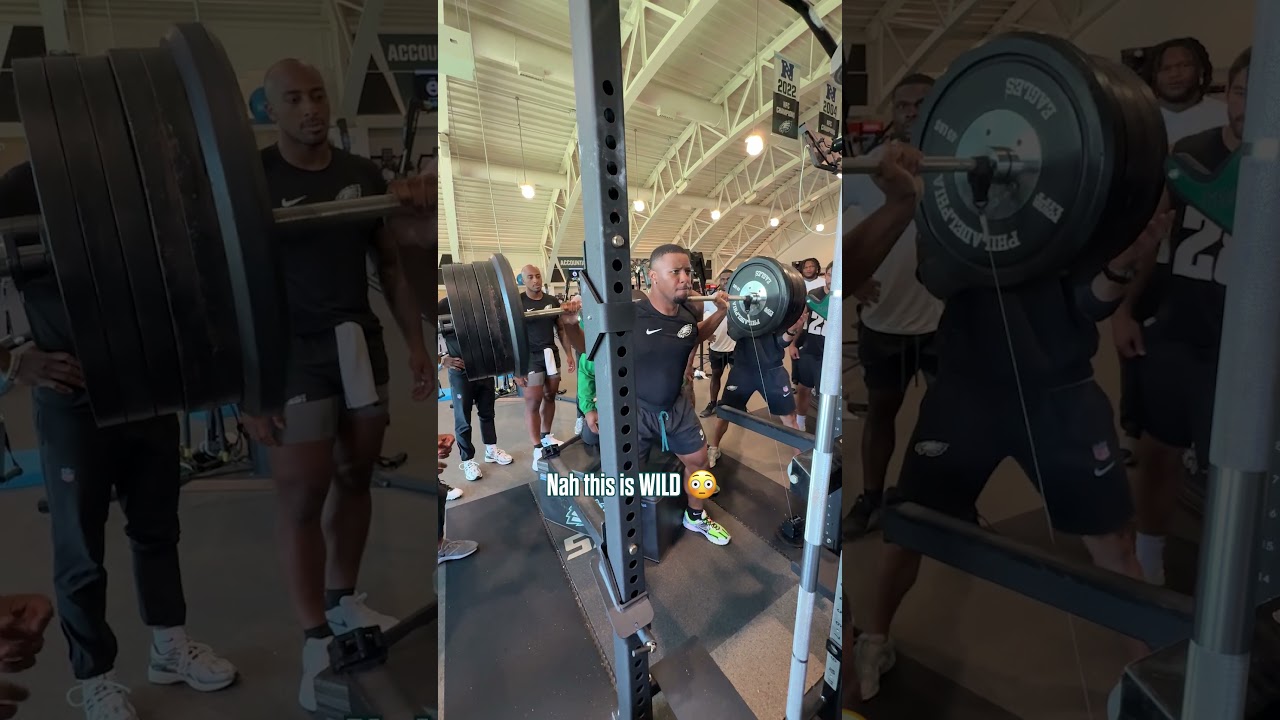 Saquon Barkley squatting 585 pounds is just insane #shorts