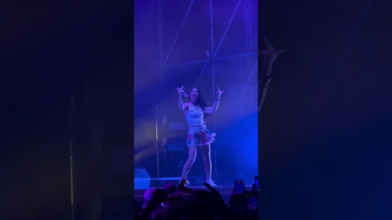 Anna e Sillyelly cantano Hello Kitty a Cinquale #annapepe #anna #sillyelly #hellokitty