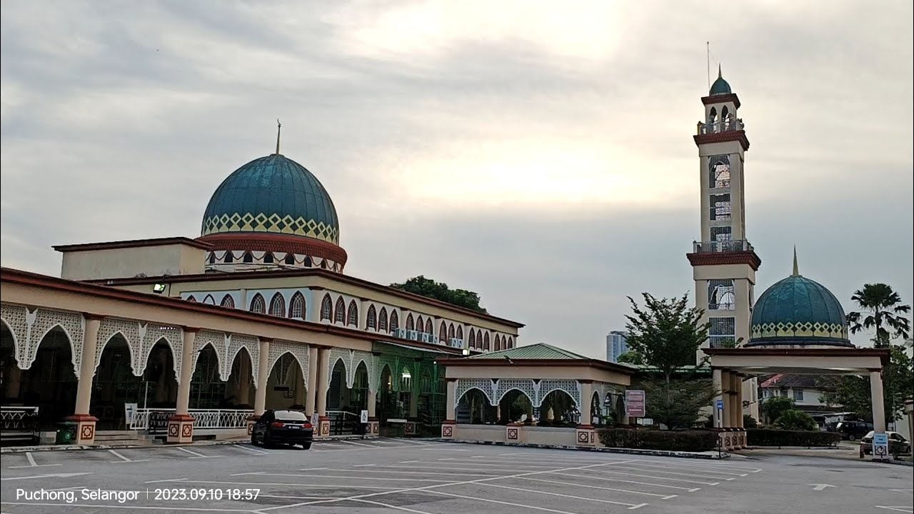 Masjid Al Ehsan, Bandar Kinrara, Puchong, Selangor, Malaysia.
