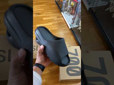 Adidas YeezySlide Onyx Detailed Look