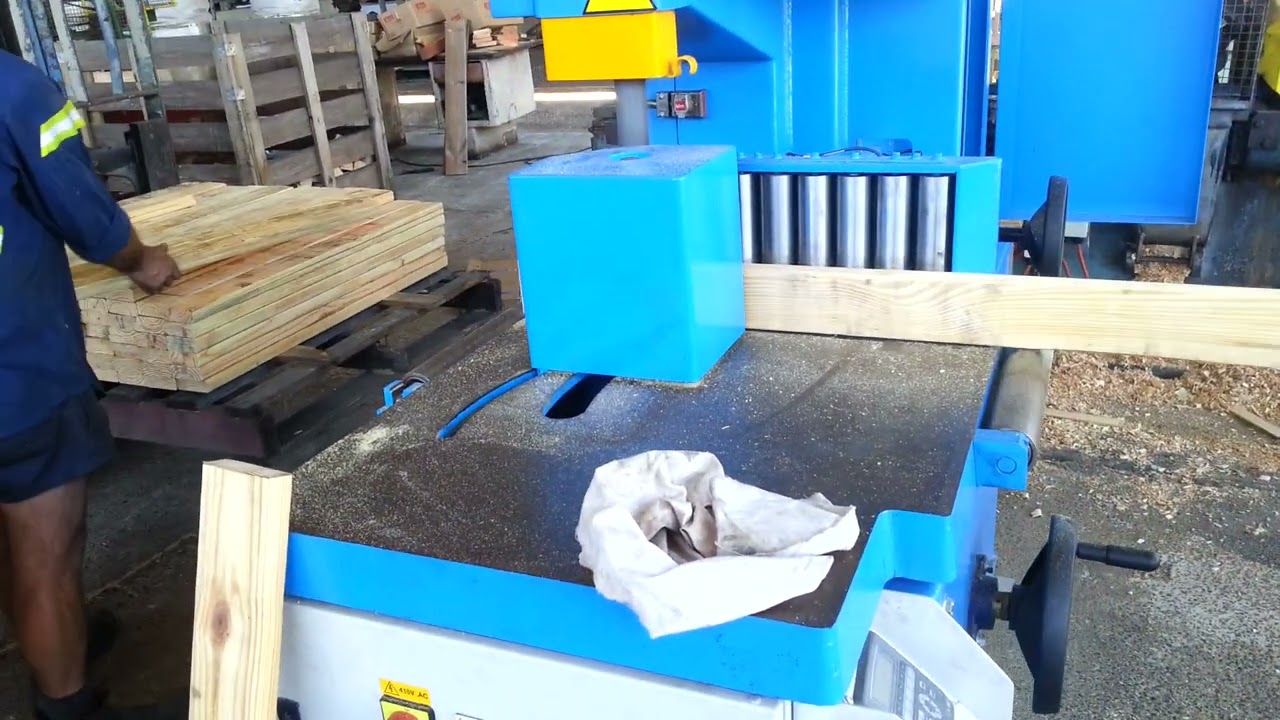 ST100R Resaw - Pallet Board