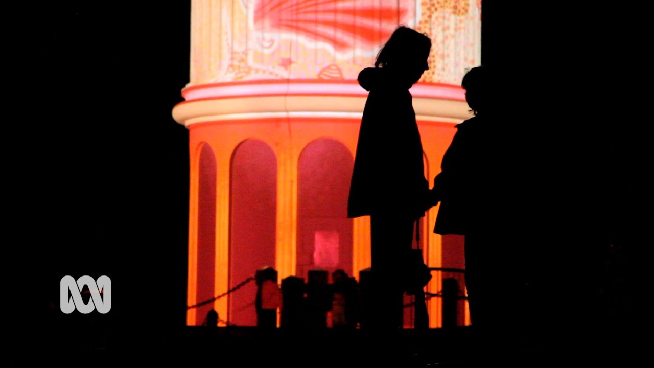 Beyond the Breaking Waves: Spectacular video projection on art deco lighthouse | ABC Australia