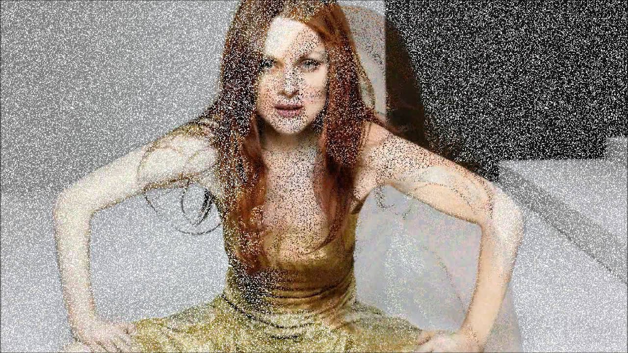 Julianne Moore, 2  video slide show.             Patsy