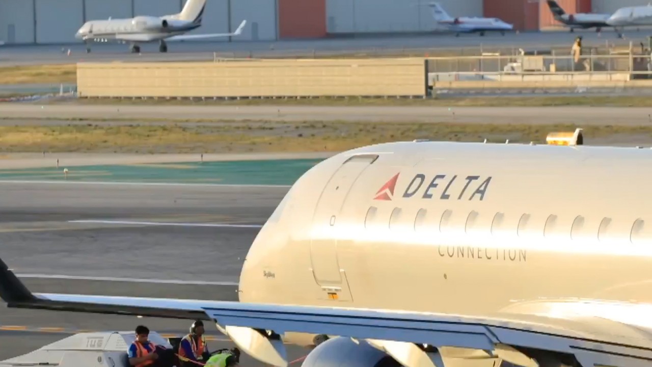 Delta Airlines Suspends Special Services for Members of Congress