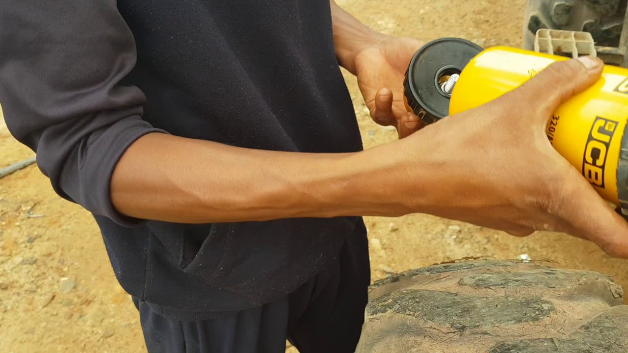 Changing jcb backhoe loader fuel filter. How to change jcb fuel filter