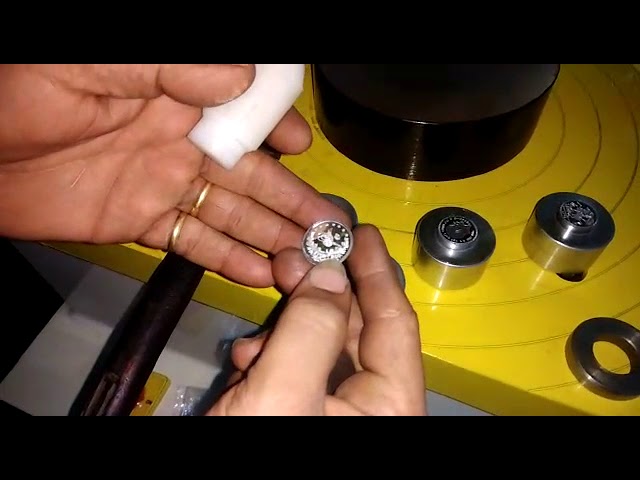 Hydraulic Coin Press Machine - 80 Ton Hydraulic Coin Press Machine ...