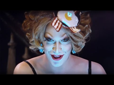@JinkxMonsoon Is Doing “The Bacon Shake” – Drag Queens Galore!