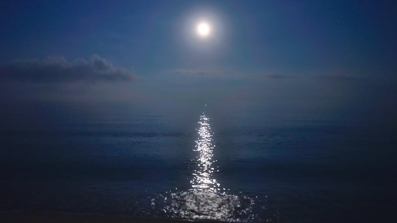 Moonrise over the Ocean with Soothing Ocean Sounds