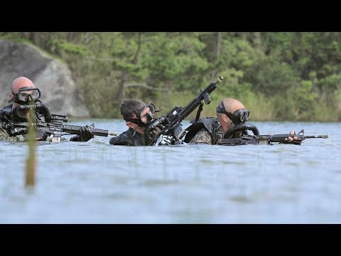 Recon Marines Conduct Dive, Live-Fire