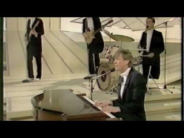 A Song for Europe 1983: Stuart Slater - "All Around the World"