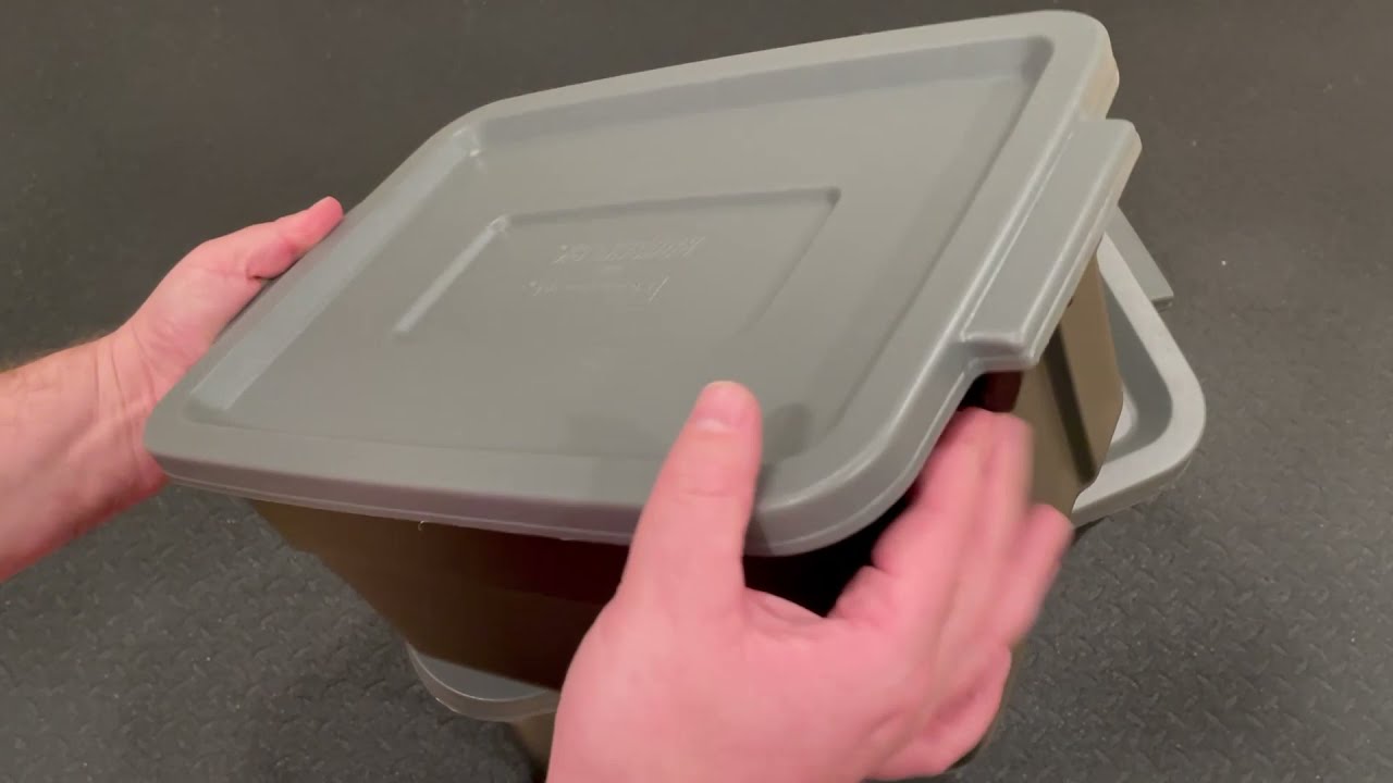 Rubbermaid Roughneck storage containers