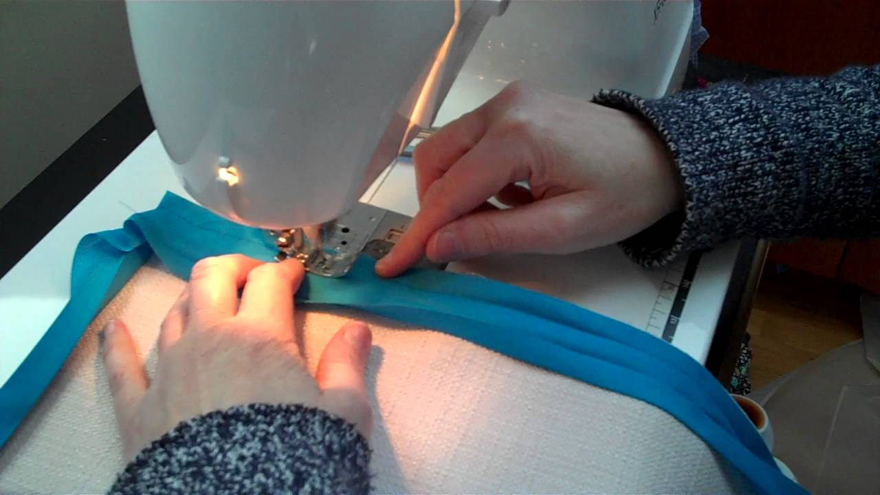 How to sew bias tape with mitered corners - the best and easiest way!