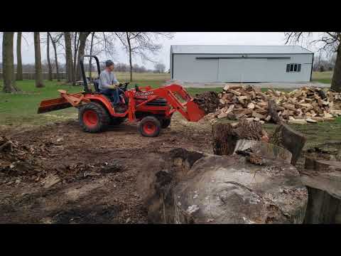 Kubota B2400 Woodpile cleanup